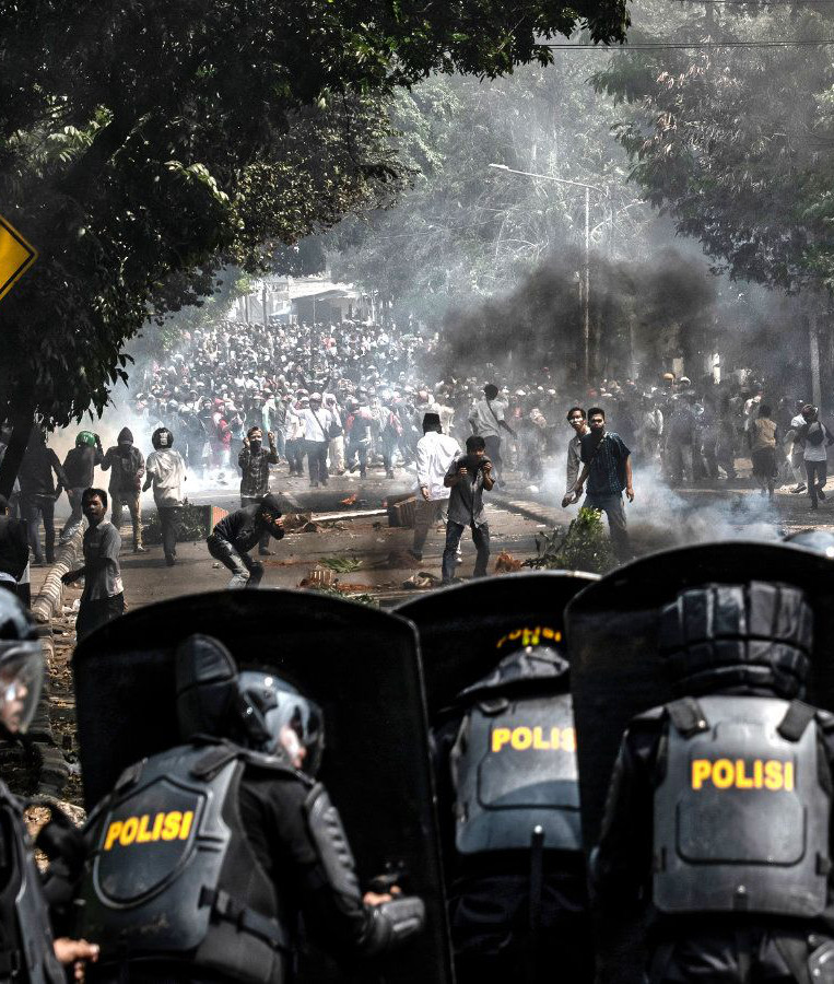 Escaping a Mass Riot | TRDCRFT